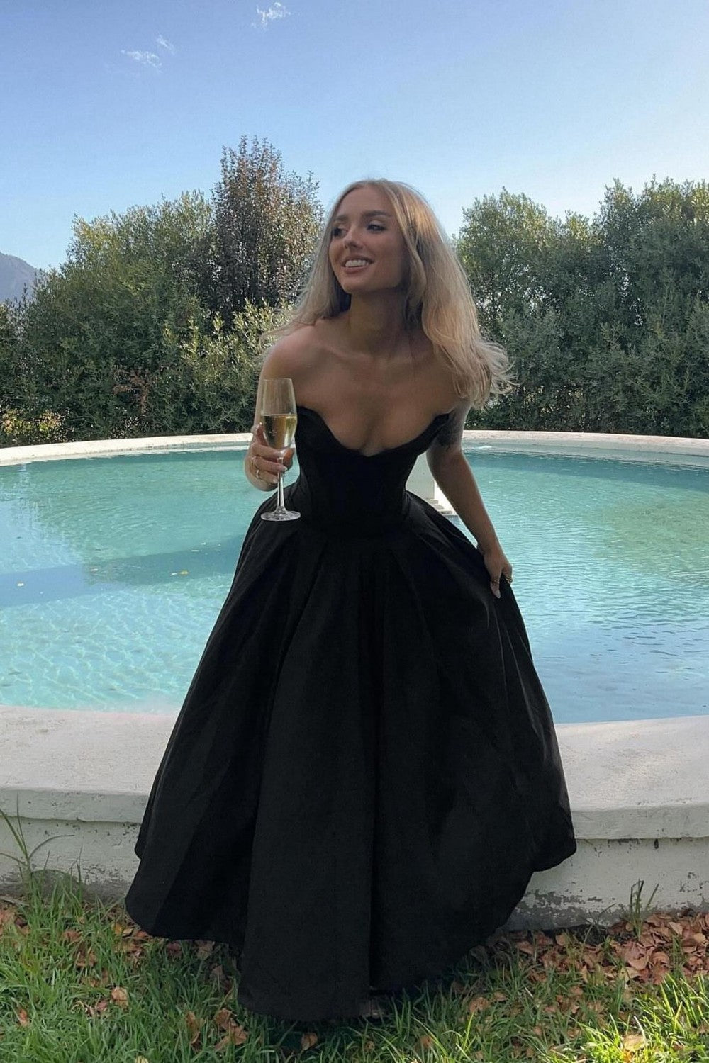 Furlla Women Strapless Black Formal Ball Gown with Structured Bodice ...